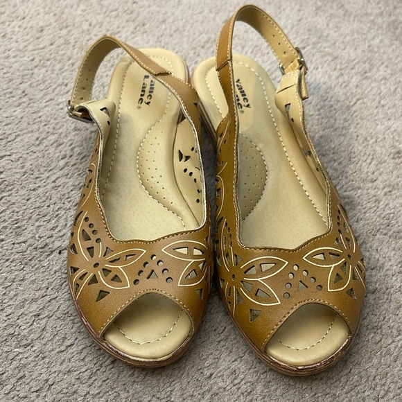 Valley Lane | Shoes | Valley Lane Tan Laser Cut Faux Leather Kitten ...